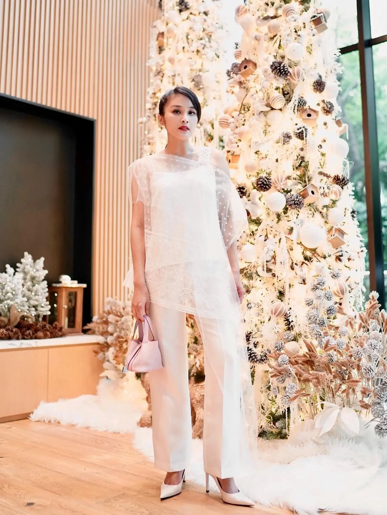 8 Gaya Artis Sambut Hari Natal 2022, Gisella Anastasia hingga Anneth ...