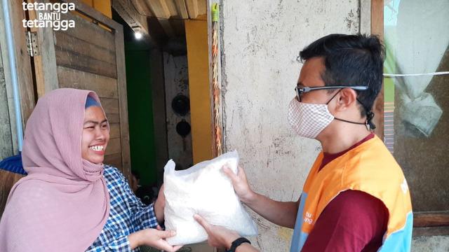 Tetangga Bantu Tetangga, Program Bantuan Beras untuk Tetangga ...