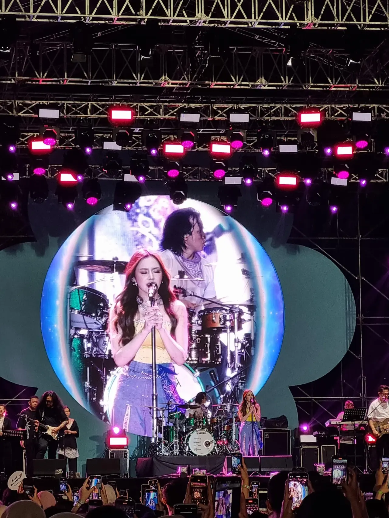 Mahalini Tampil untuk Ketiga Kalinya di Social Chic 2024, Penonton ...