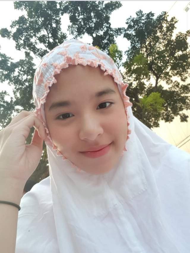 5 Potret Zee JKT48 saat Tampil Berhijab Ini Curi Perhatian, Menawan - Hot Liputan6.com