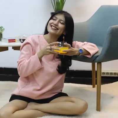 5 Bahasa Tubuh yang Menunjukkan Seseorang Punya Kecerdasan Tinggi - Lifestyle Fimela.com