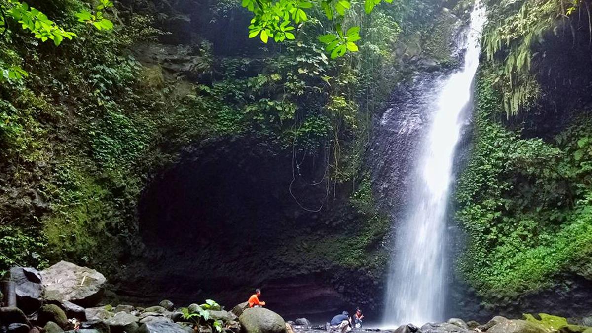 Sejuknya Mandi Pagi di Danau Ranau Kota Seribu Air Terjun