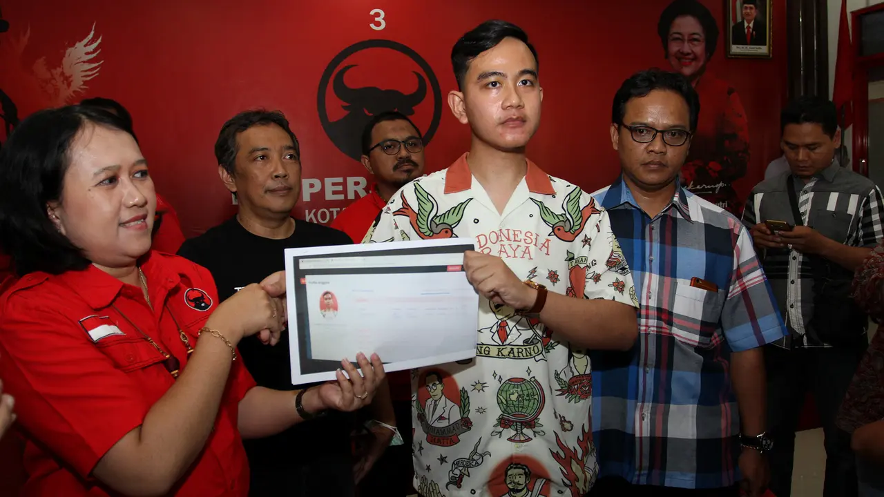 HEADLINE: Gibran Kembalikan KTA PDIP dan Kegalauan Bobby Nasution, Pertanda Apa? - News Liputan6.com