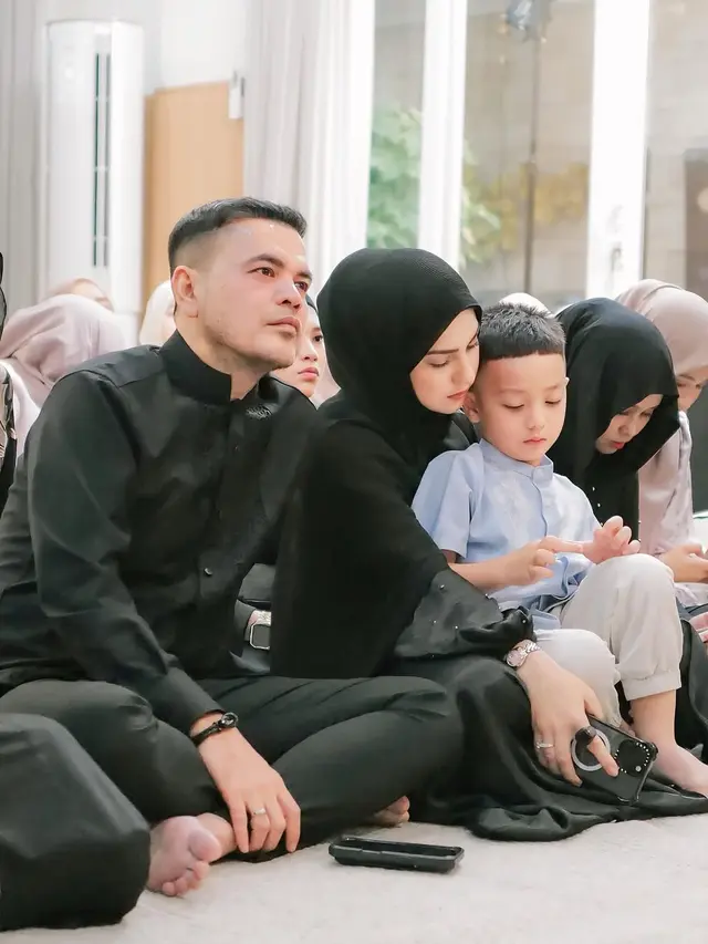 Makin Ganteng, Begini Potret Terbarunya Air Rumi Akbar Bersama Irish ...