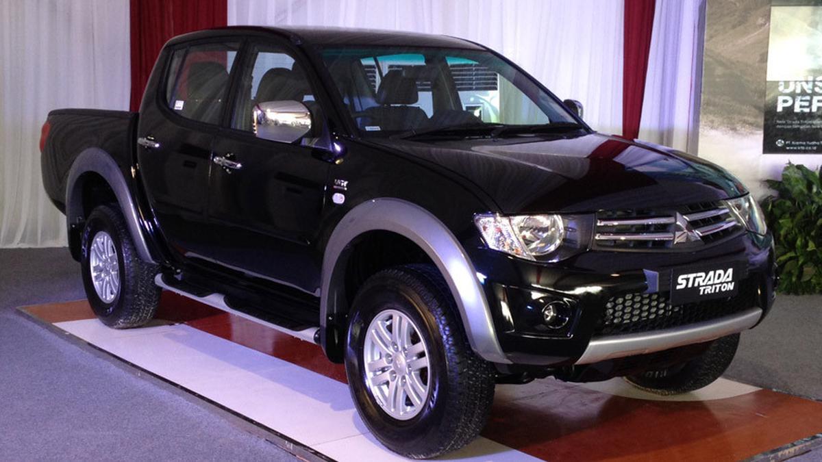 Mitsubishi Strada Triton Hi-Power Semewah Mobil Penumpang Premium ...