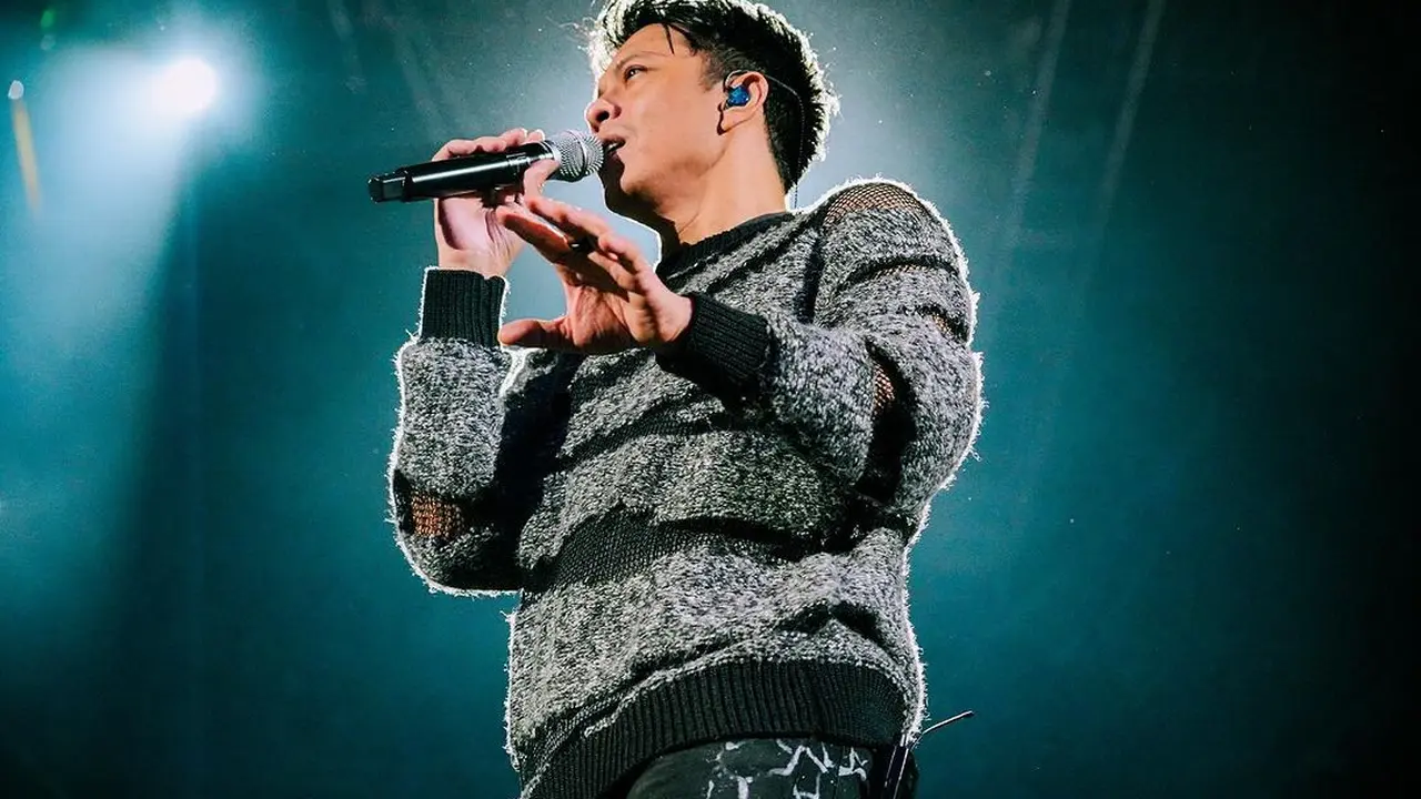 Momen Ariel Noah Cium Tangan Guru-Guru di Sekolahnya Viral, Dinilai ...