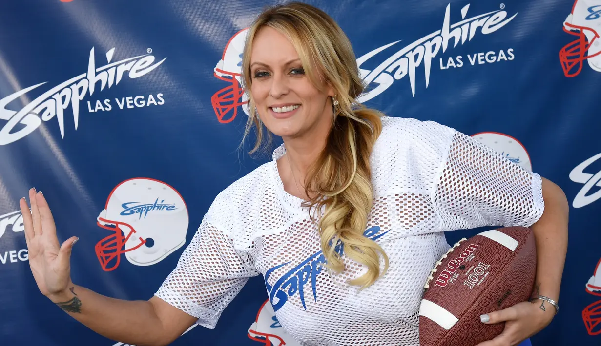 FOTO: Sosok Stormy Daniels, Bintang Film Dewasa yang Terlibat Skandal dengan Donald Trump - Foto ...