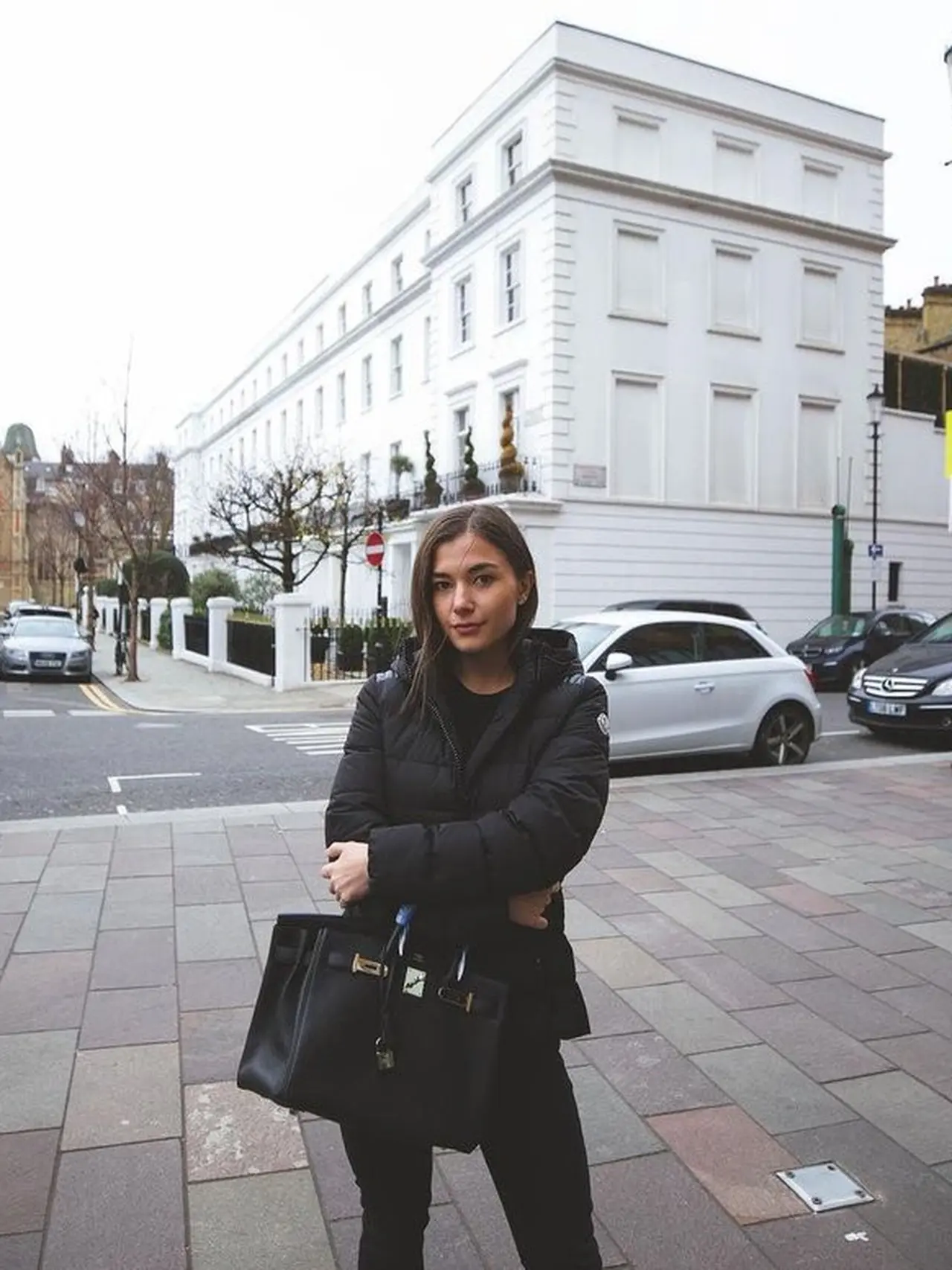 8 Pesona Anisha Isa, Wanita yang Dikabarkan Kekasih Pangeran Mateen ...