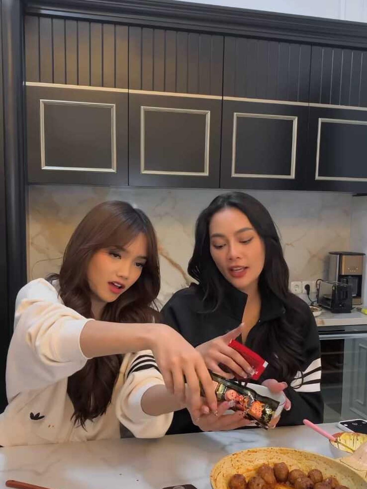 Potret Persahabatan Erika Carlina dengan Rachel Vennya dan Fuji, Sering ...