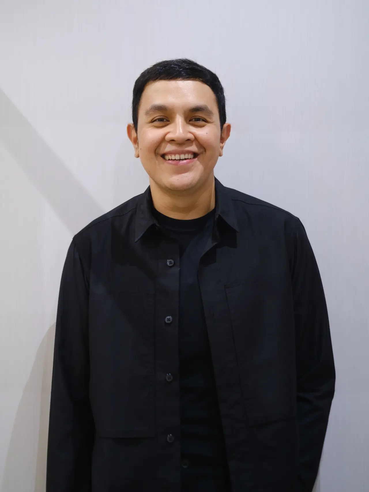 Tulus Merilis Video Musik Terbaru Interaksi, Gambaran Kompleksitas Hubungan Manusia - ShowBiz ...