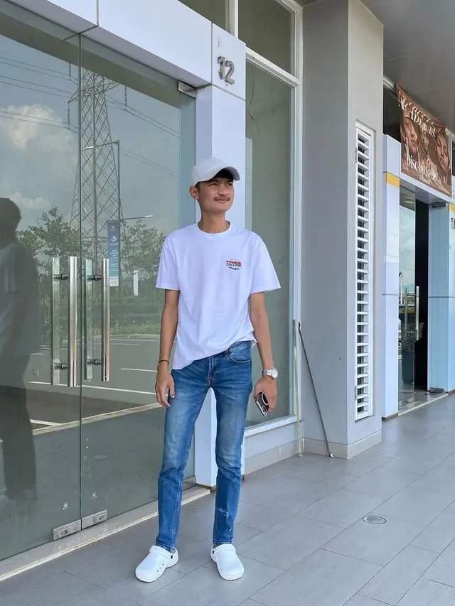 Celana Jeans dan Sepatu, Ini Kombinasi Terbaik untuk Pria yang Mau ...