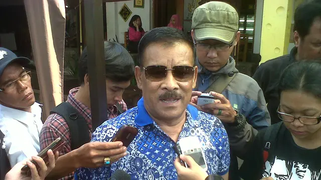 Umuh Muchtar Kecewa PT PBB Bubarkan Persib - Indonesia Bola.com