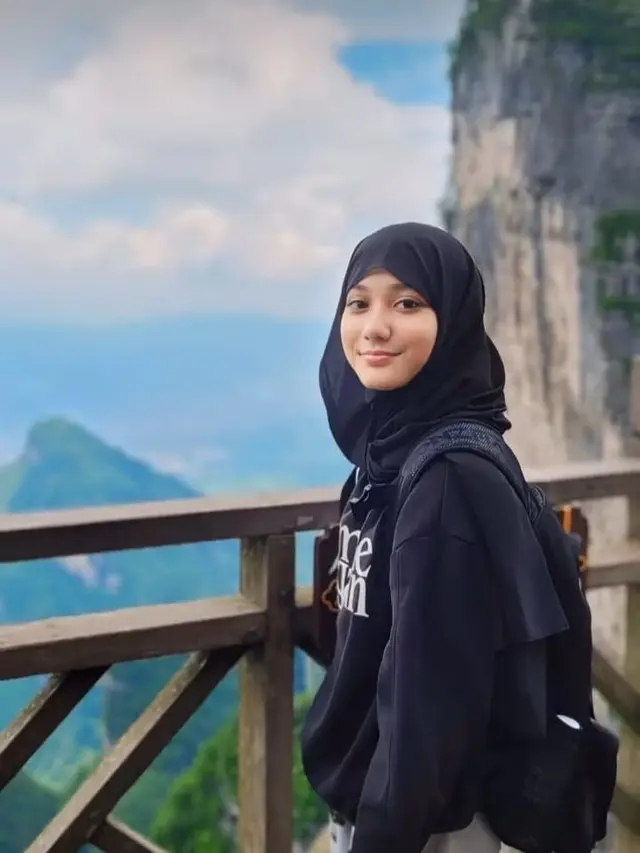 Beranjak Remaja, Intip Potret Eisha Bachmid Anak Lyra Virna yang Makin Cantik dan Sudah Mau ...