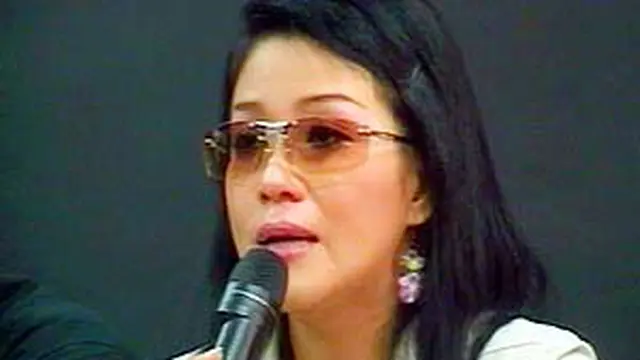 Maria Eva Terjepit - ShowBiz Liputan6.com