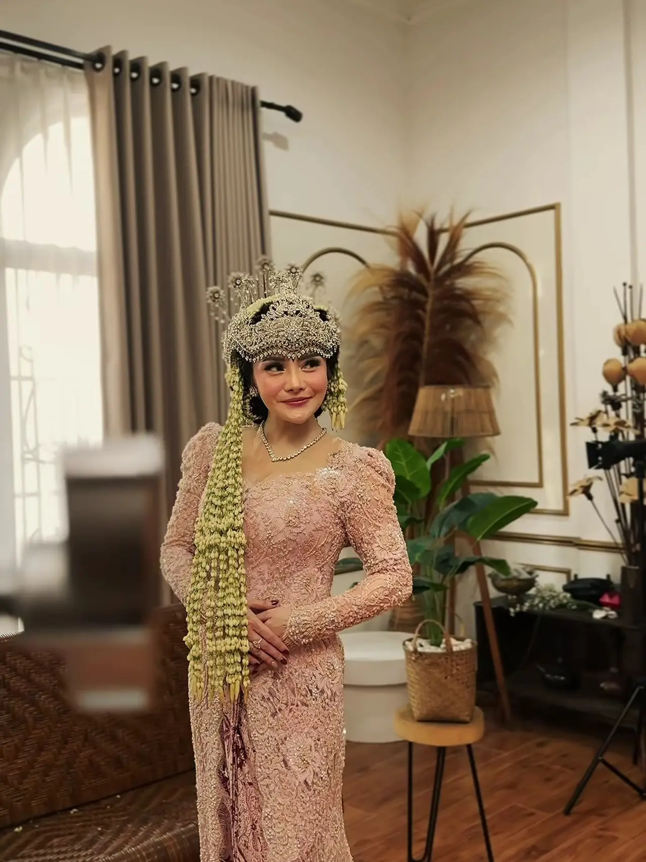 10 Potret Mawar Afi Pakai Gaun Jawa-Sunda di Prewedding, Serasi Bareng ...