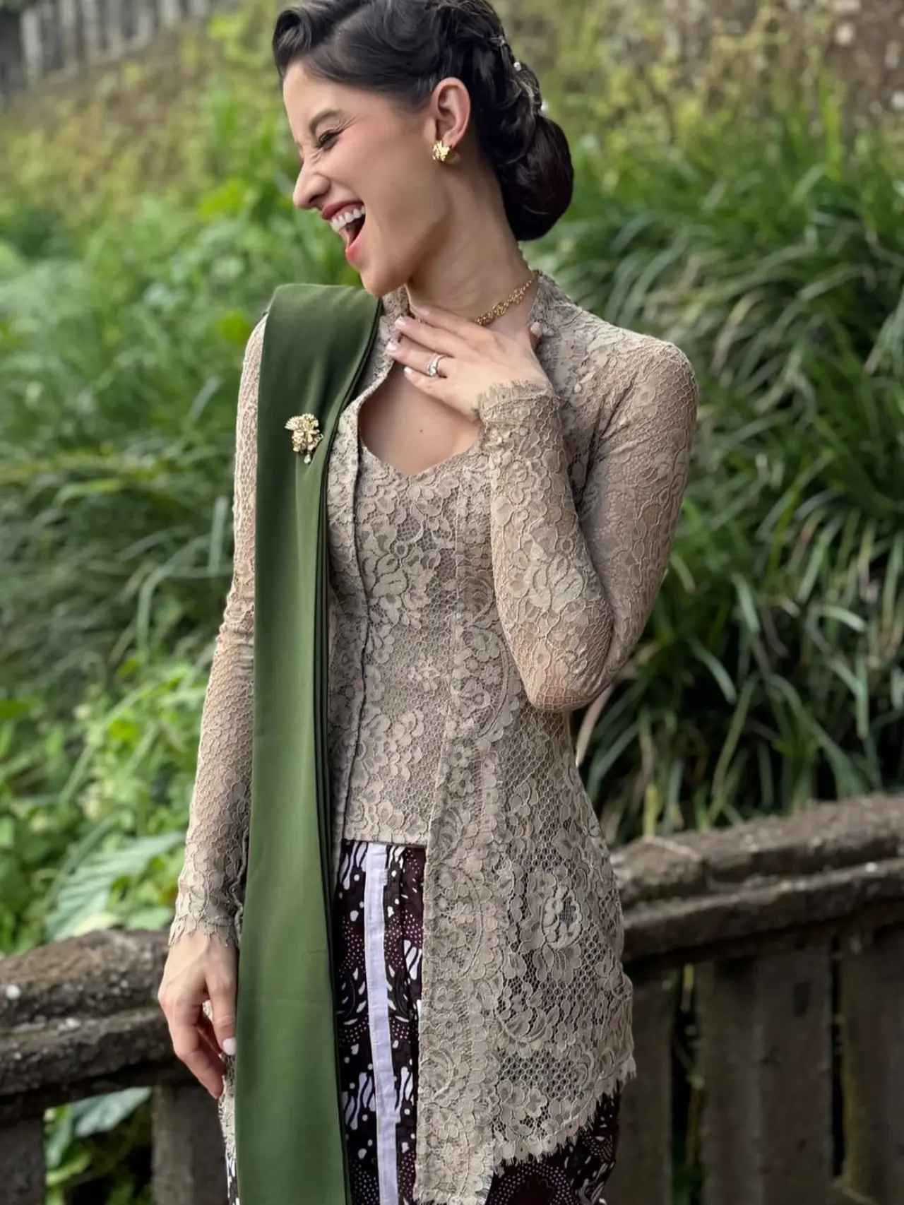 7 Potret Gaun Bridesmaid Pernikahan Luna Maya, Serasi dengan Groomsmen ...