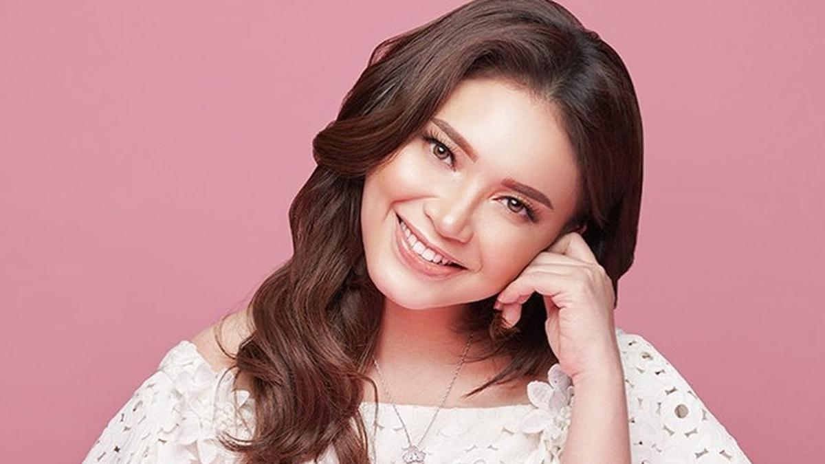 Jadi Bagian Agensi Korea, Ini 6 Momen Rossa Berfoto dengan Idol Kpop ...