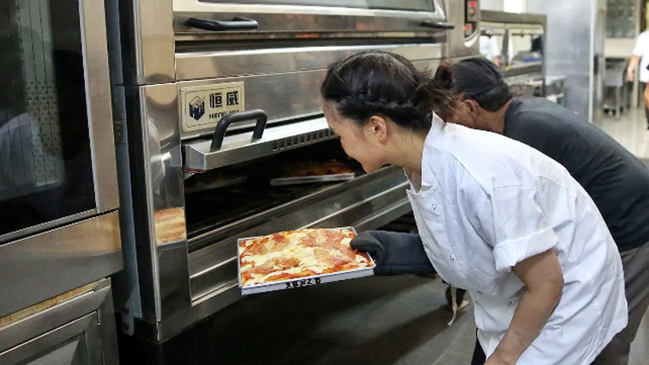 Chef Muda Audrey Tampi Membuat Makanan Indonesia yang Dikemas Ke Dalam ...