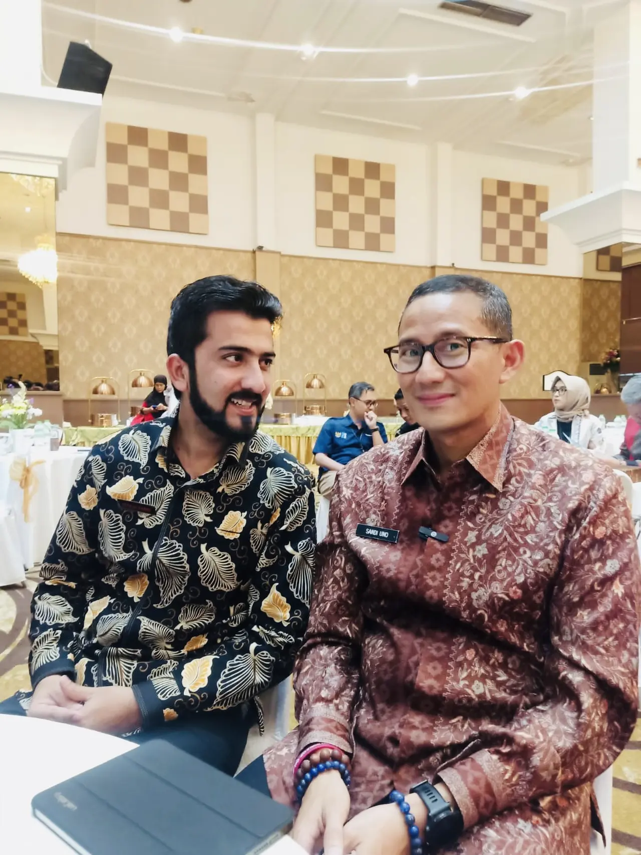 Selebgram Atta Ul Karim dan Sandiaga Uno Ngrobol Akrab di Ajang The ...