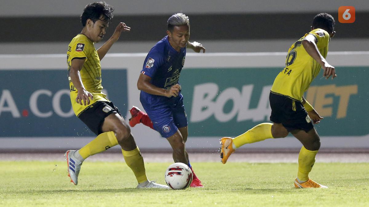 Arema FC Libur Latihan, Dendi Santoso dan Johan Alfarizi Adu Jago ...