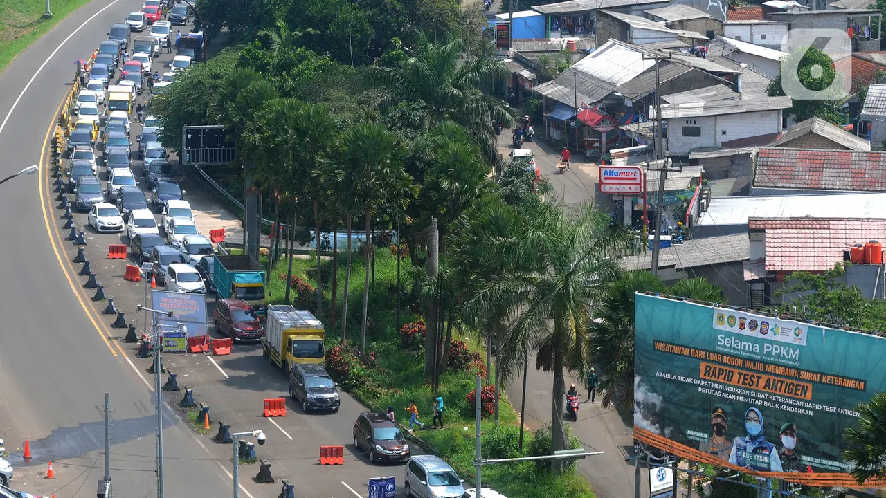 Imbas Jalur Puncak Bogor Tergenang, One Way Arah Jakarta Lebih Panjang - News Liputan6.com