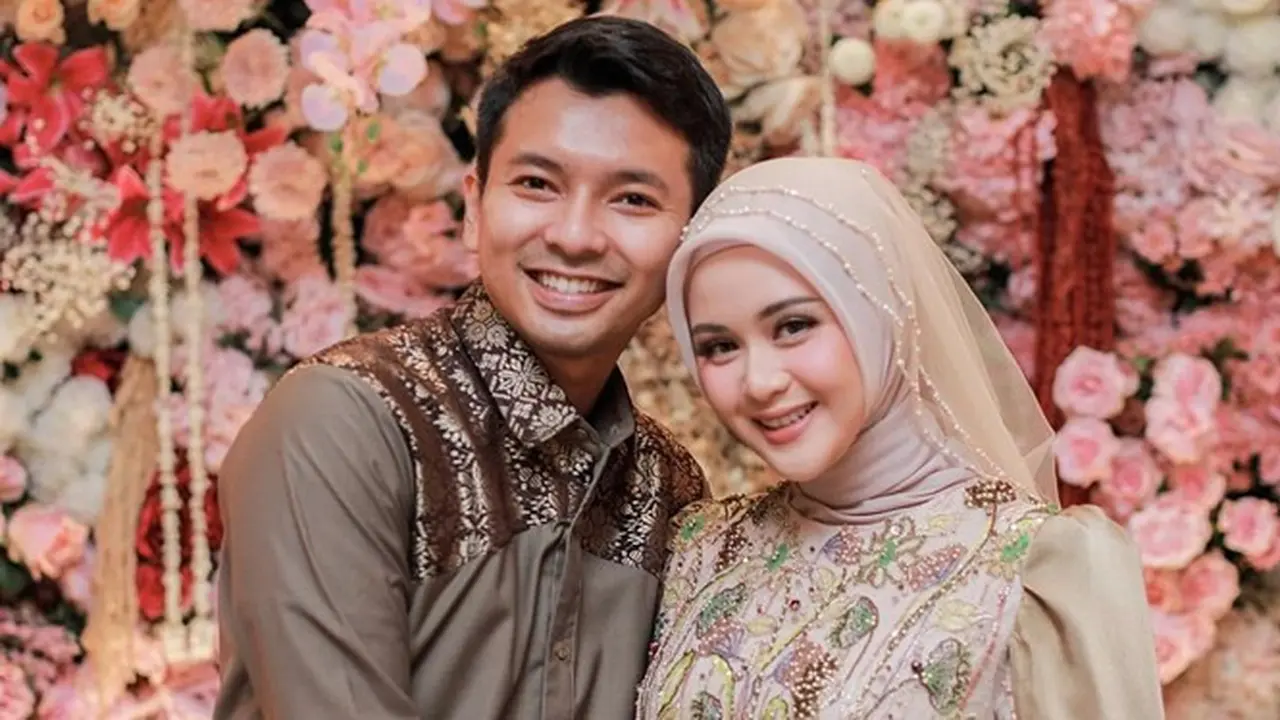 7 Potret Reza Surya dan Alifhia Fitri Gelar Pengajian 4 Bulan Kehamilan ...