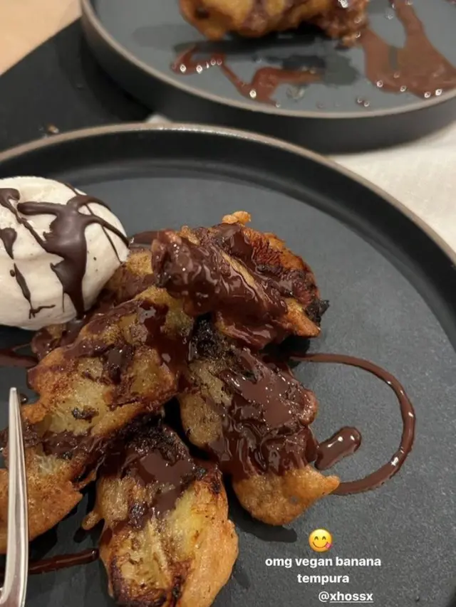 Pisang Goreng Sultan ala Kourtney Kardashian, Disajikan di Piring Mahal ...