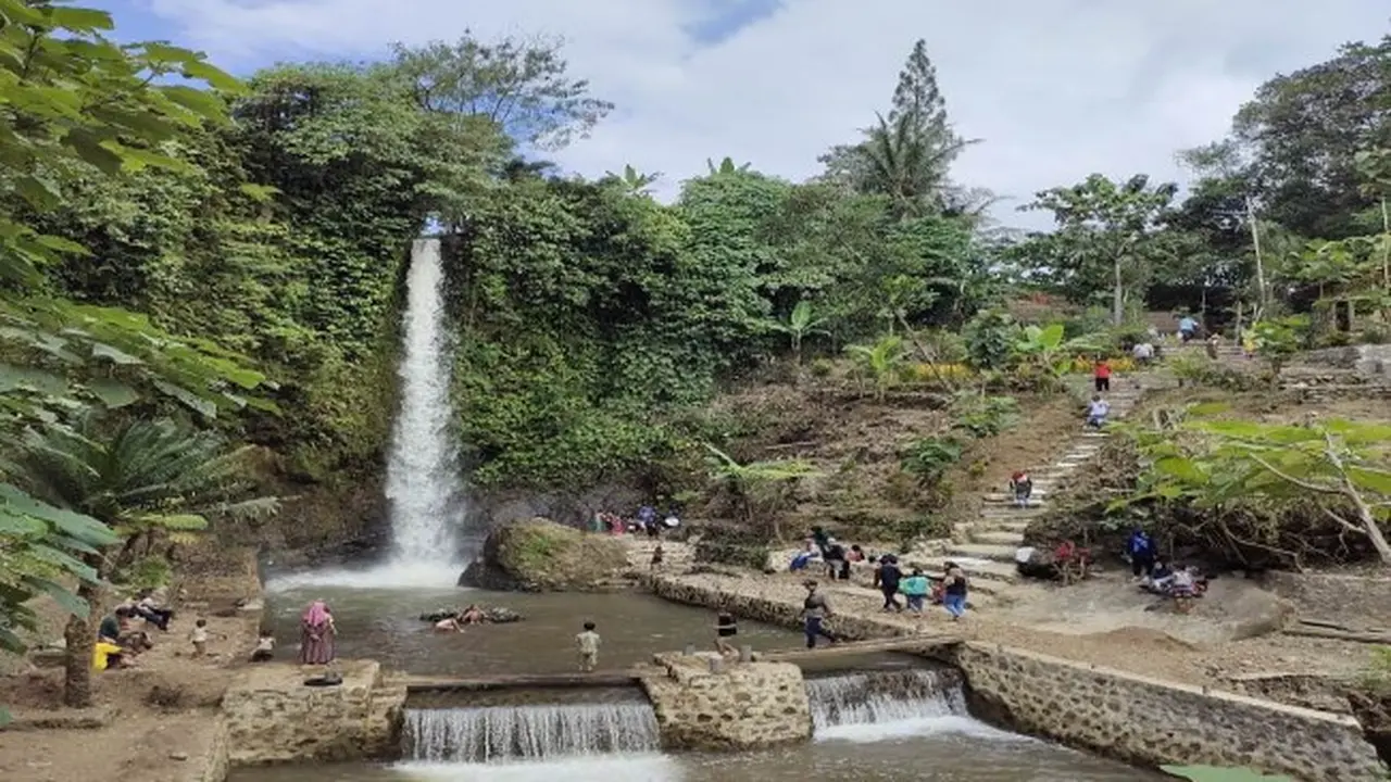 Menyapa Pagi dari Curug Cigetruk, Surga Tersembunyi di Cirebon ...