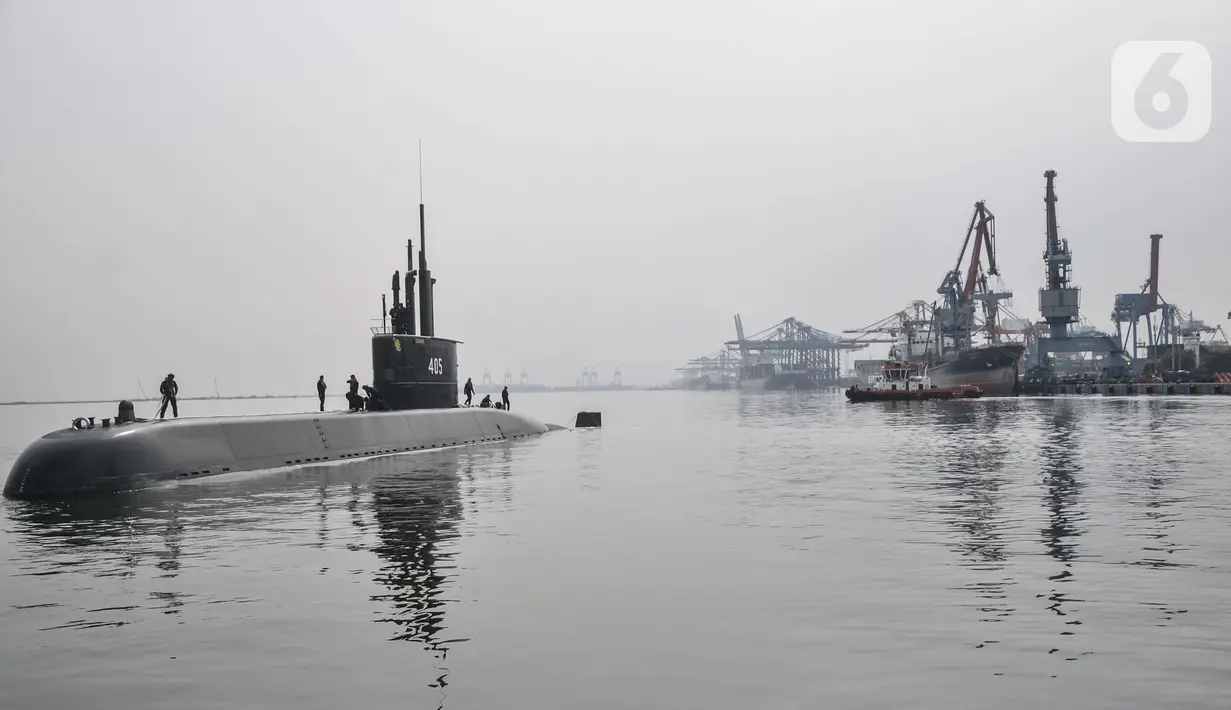 Kasal Laksamana TNI Yudo Margono Sematkan Brevet Hiu Kencana ke Puan ...