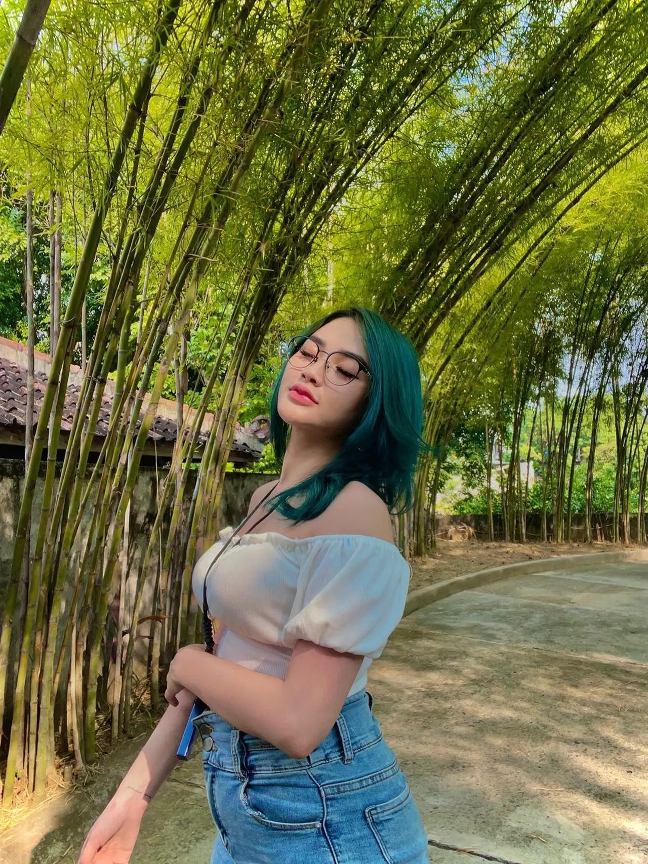 7 Potret Arlida Putri dengan Warna Rambut Baru Ini Makin Menawan - Surabaya Liputan6.com