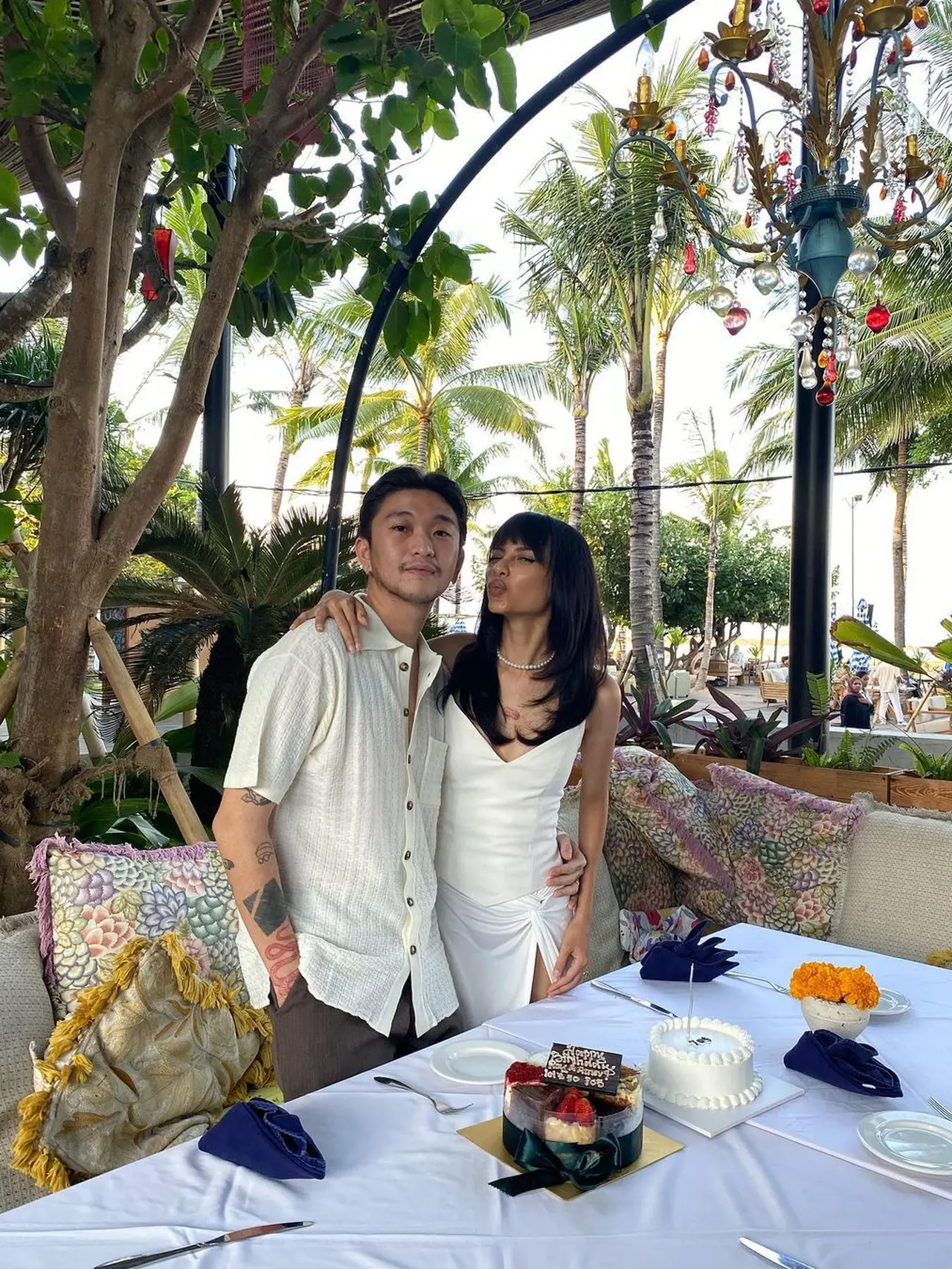 6 Potret Roy CDC Kakak Rich Brian, Member Baru Weird Genius Gantikan Gerald Liu - Hot Liputan6.com