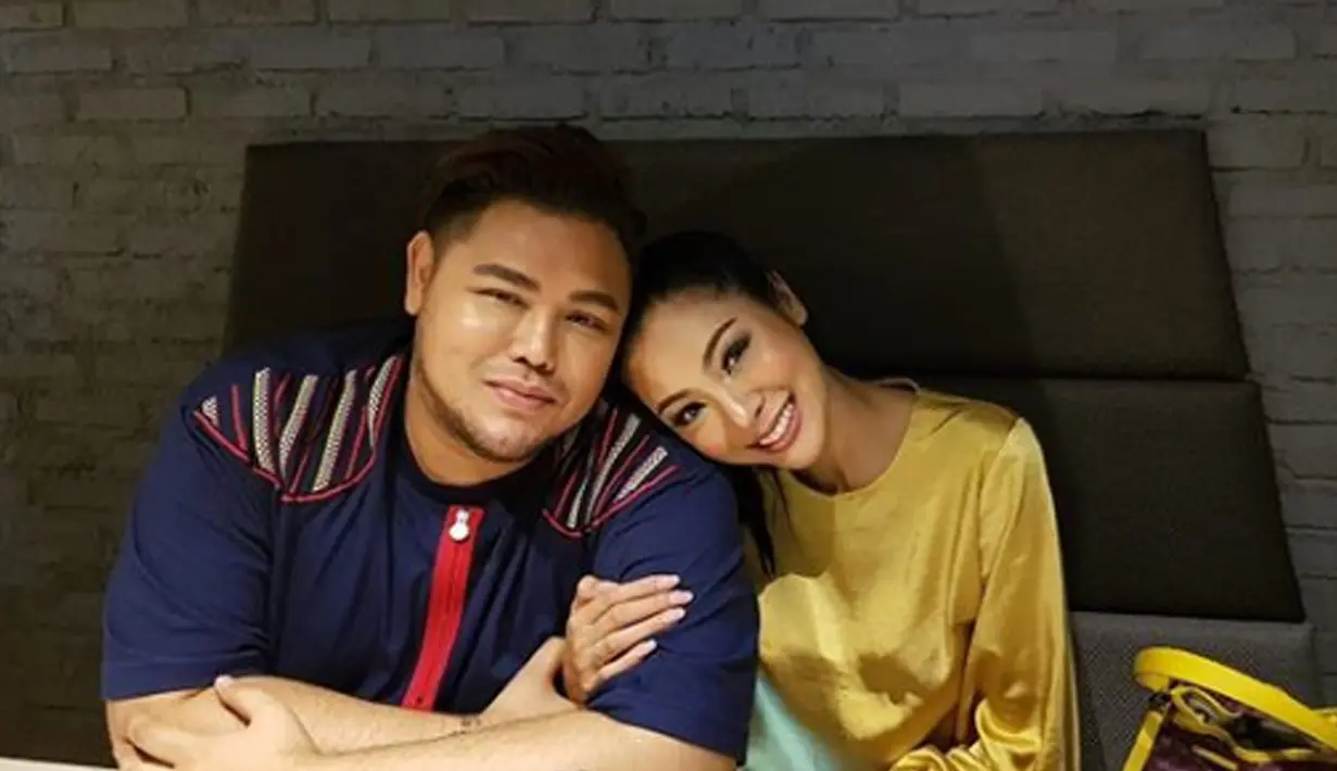 FOTO: Pamer Kemesraan, Ivan Gunawan Pacari Model Asal Thailand - Foto ...