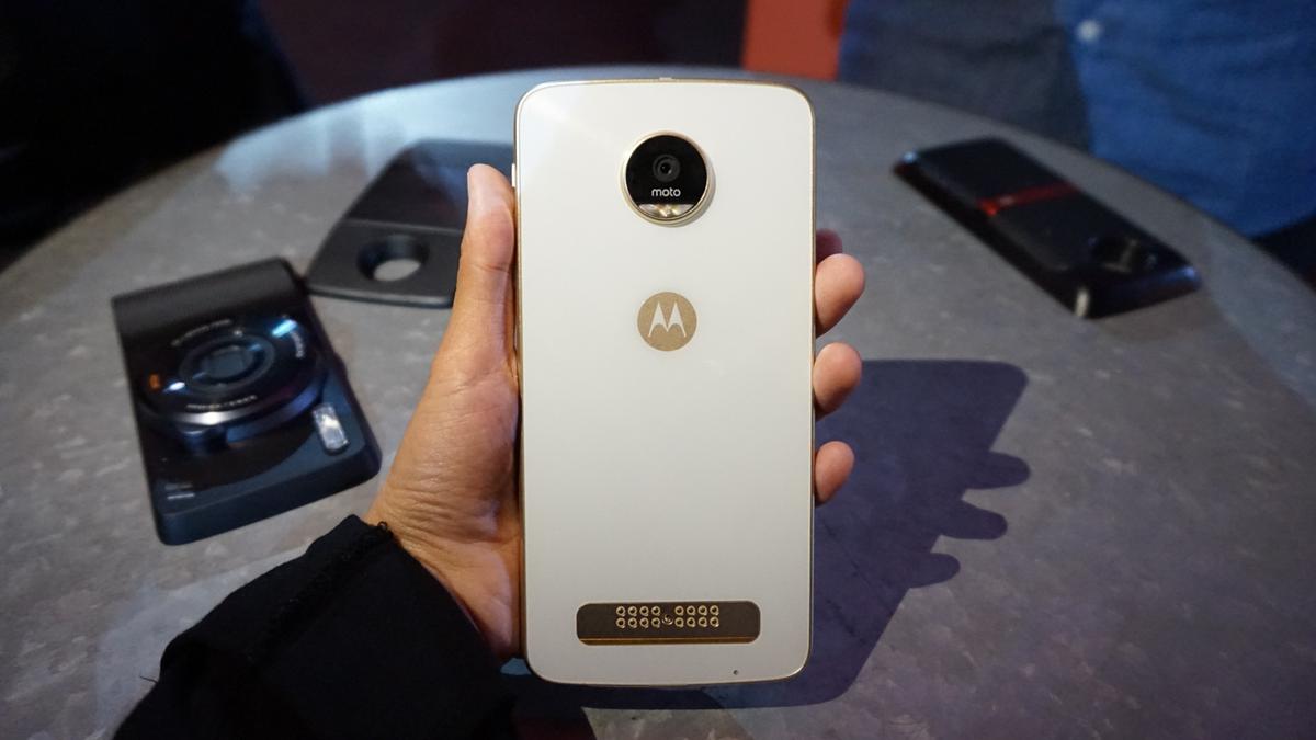 Lenovo: Moto Mods Bisa Dipakai Sampai 3 Generasi