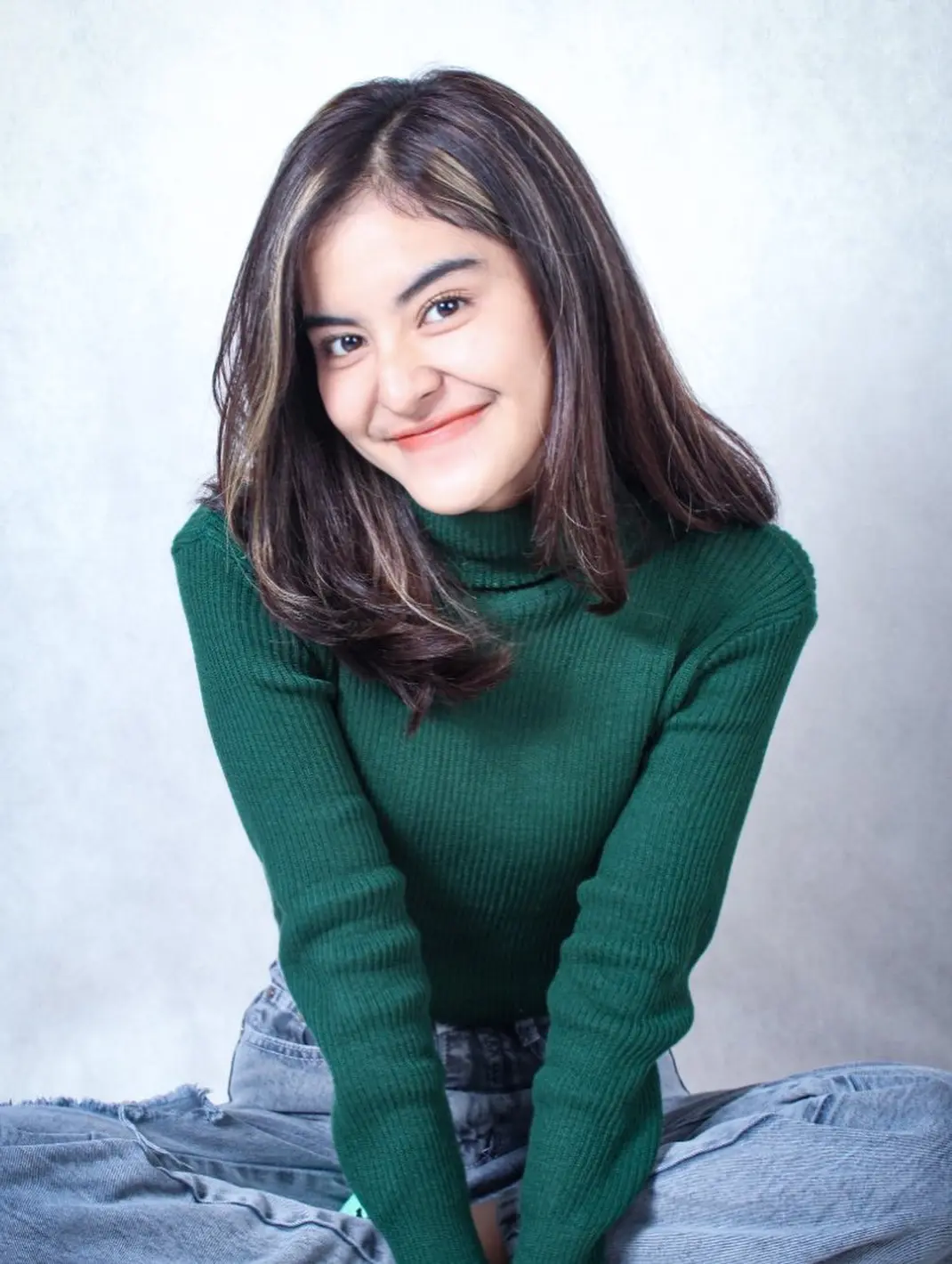 Pesona Putri Ziani Pemeran Irin Karyawan Baru Kang Mus di Preman ...