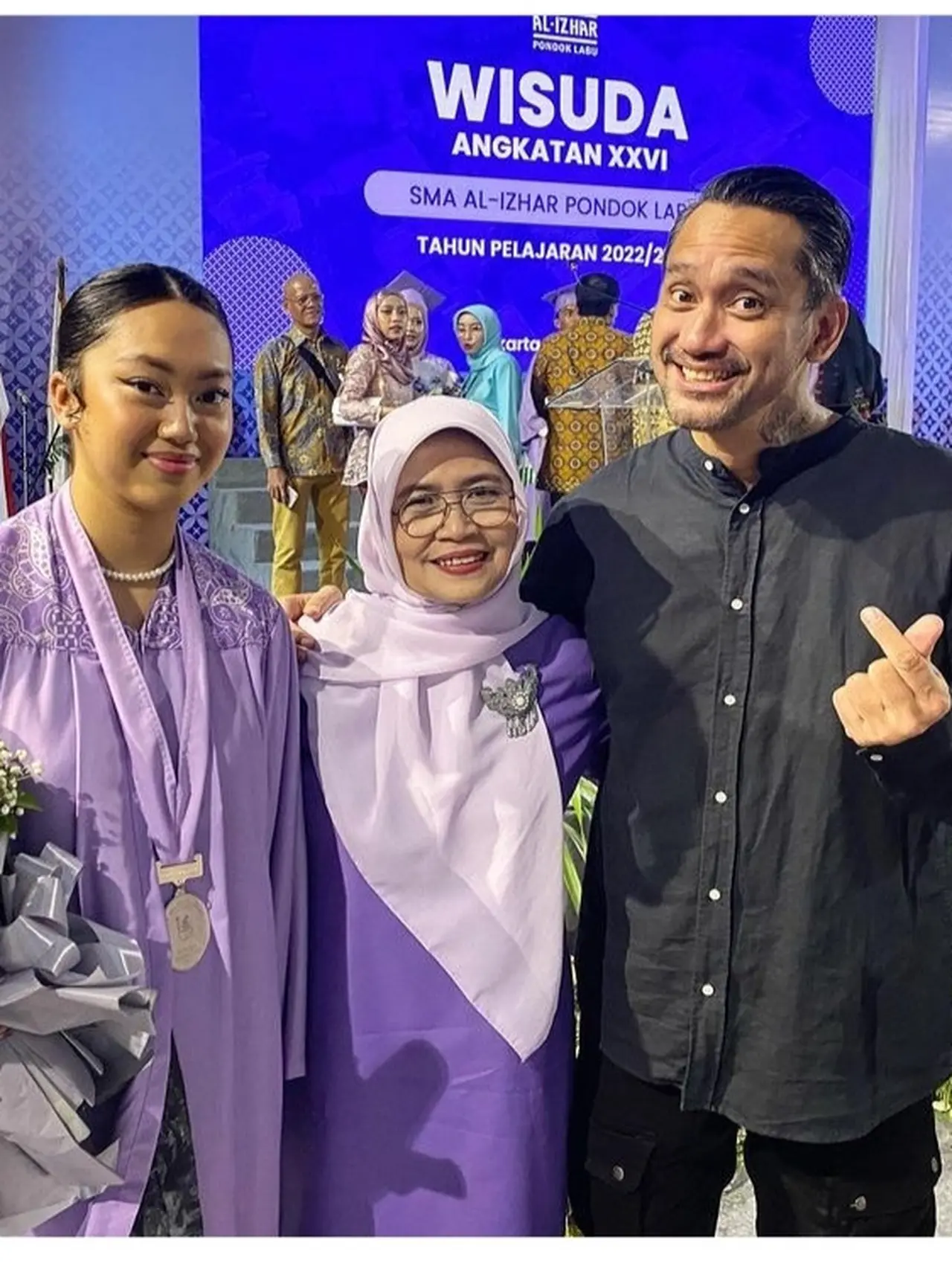 6 Potret Wisuda SMA Nayyara Kanahaya, Tora Sudiro Reuni dengan Anggi Kadiman Sang Mantan Istri ...