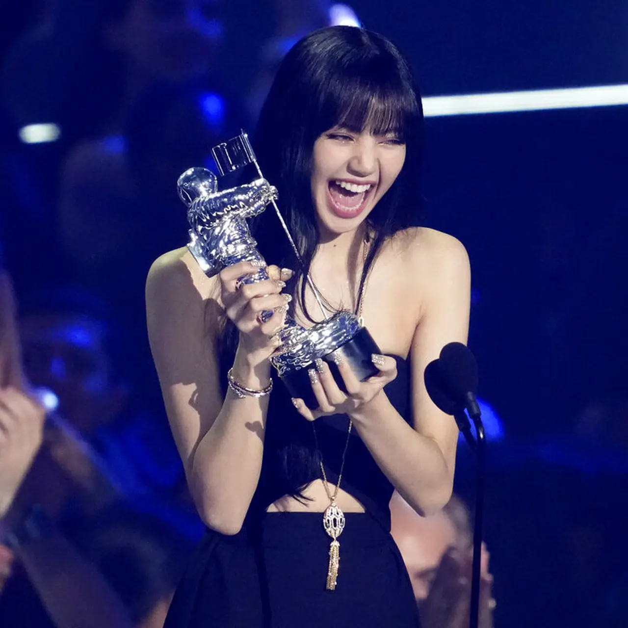 Harga Kalung Lisa Blackpink Di Mtv Vma 2022 Ternyata Tembus Rp1 Miliar 3583