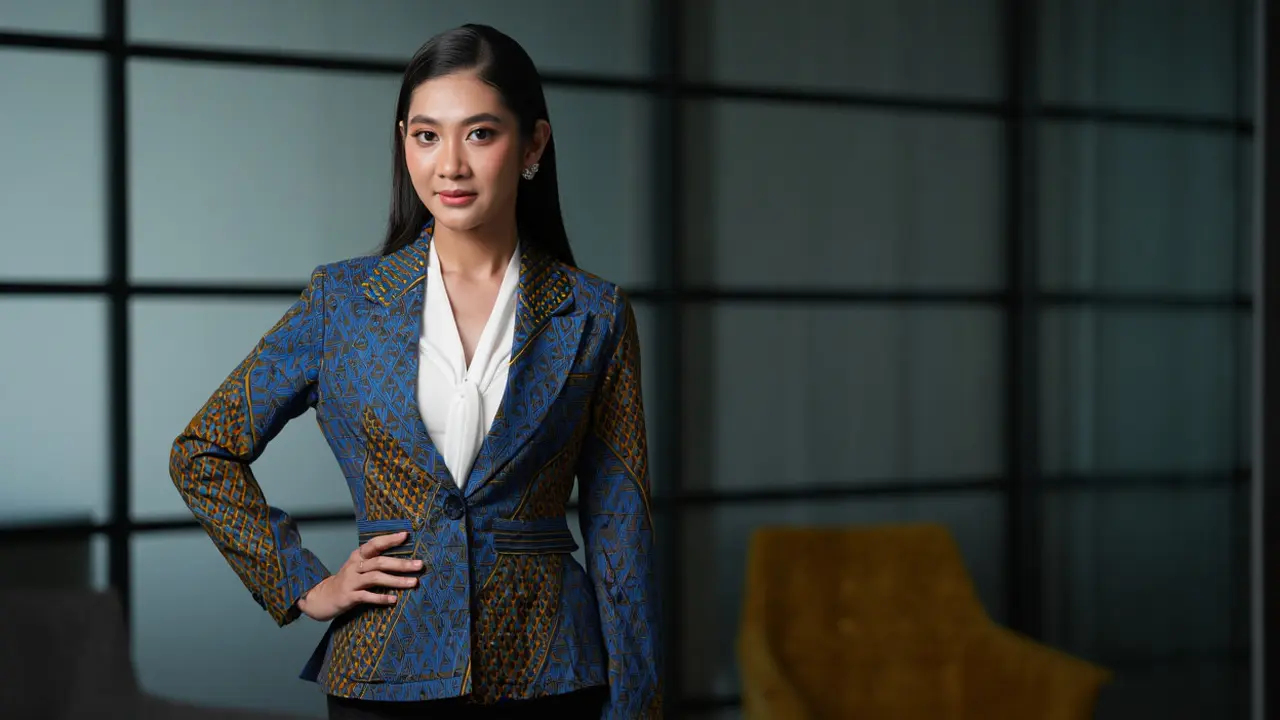 10 Model Baju Batik Bawahan Rok Panjang Polos, Modis dan Anggun di 2025