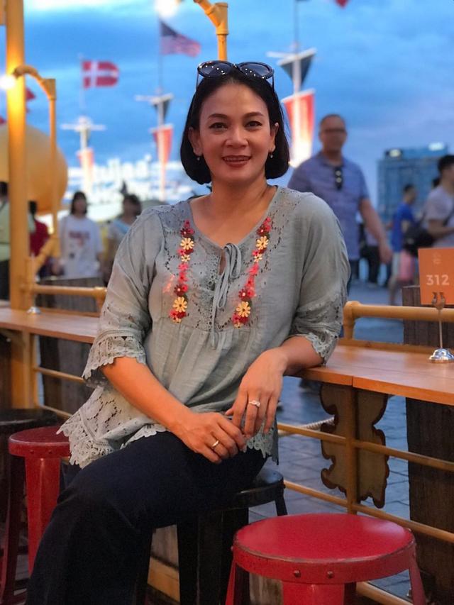 Berusia 49 Tahun, Ini 6 Potret Dian Nitami yang Awet Muda - Hot ...