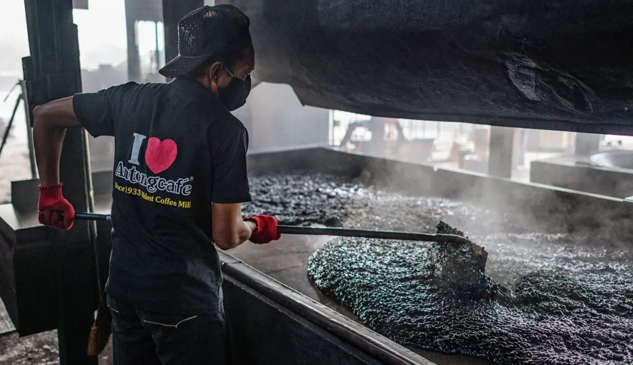 FOTO: Mengintip Dapur Pembuatan Kopi Antong di Malaysia - Foto Liputan6.com