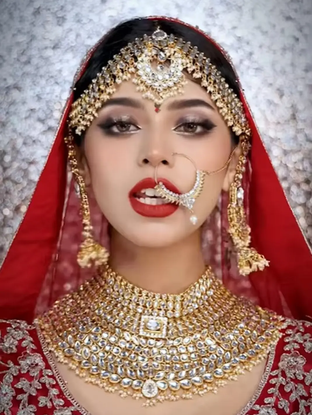 8 Potret Jharna Bhagwani Ikut Tren Makeup Asoka, Hasilnya Nggak Main ...