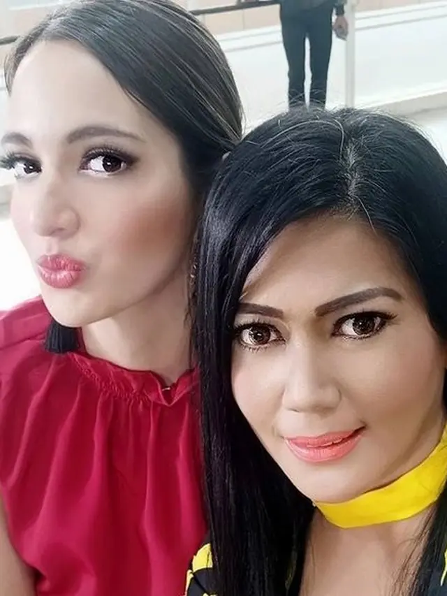5 Potret Cantik Helsi Herlinda, Artis Kisah Nyata Indosiar yang Langganan Perankan Ibu Mertua ...