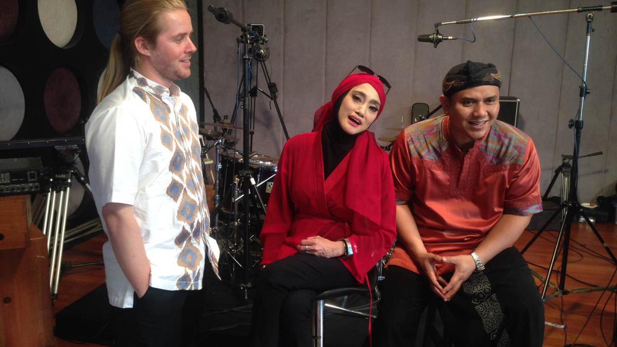 Rilis Lagu Religi, Seorang Lady Rocker Gandeng Fadly 'Padi ...