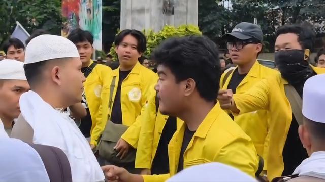 Viral Mahasiswa Bentak Polisi saat Demo di Mabes Polri, PNJ Minta Maaf ...
