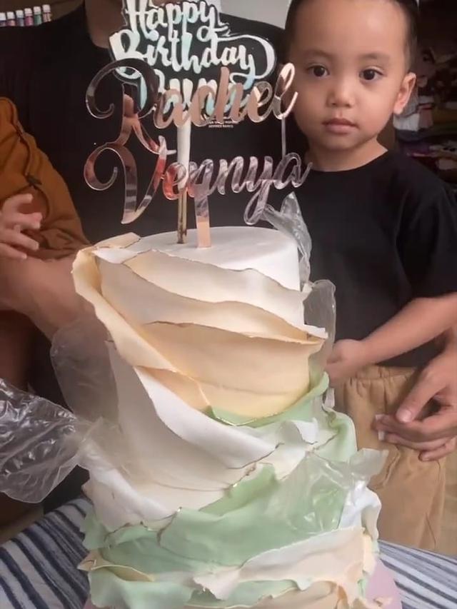 Dirayakan Dengan Sederhana, Ini 6 Momen Ulang Tahun Rachel Vennya yang ke-25 - Hot Liputan6.com