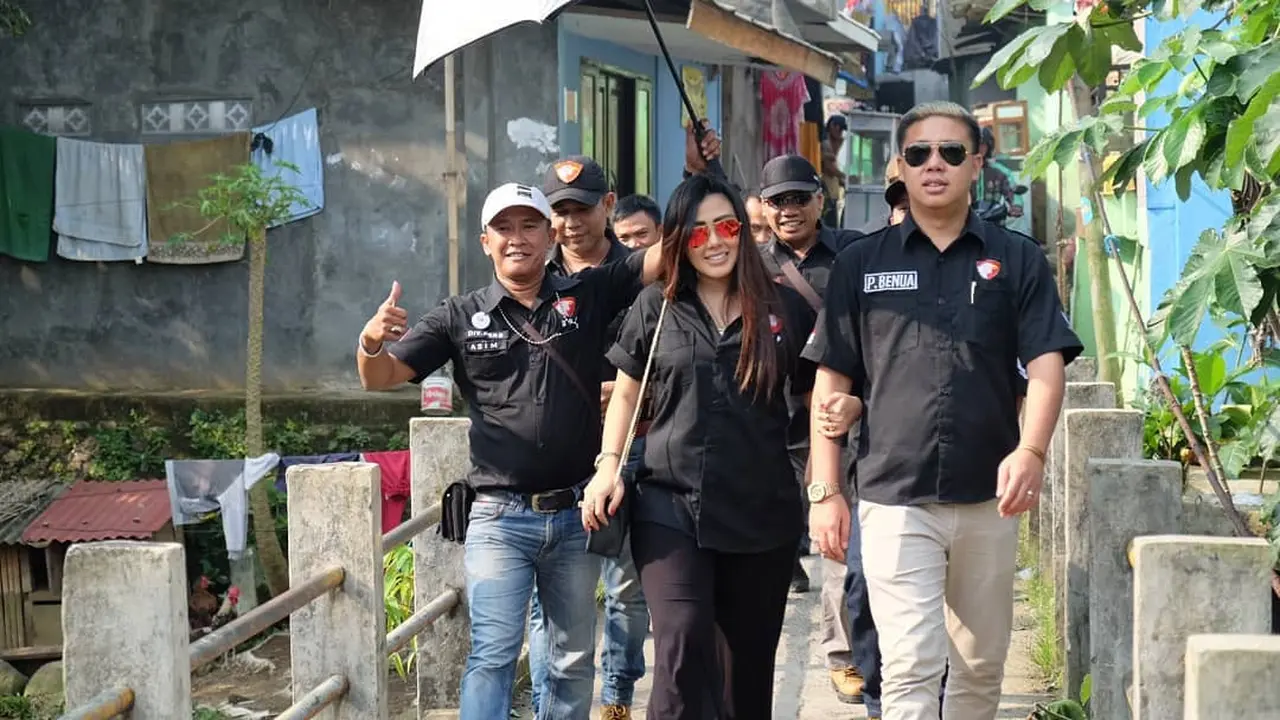 Rey Utami Gelar Acara Akikah Untuk Putranya - ShowBiz Liputan6.com