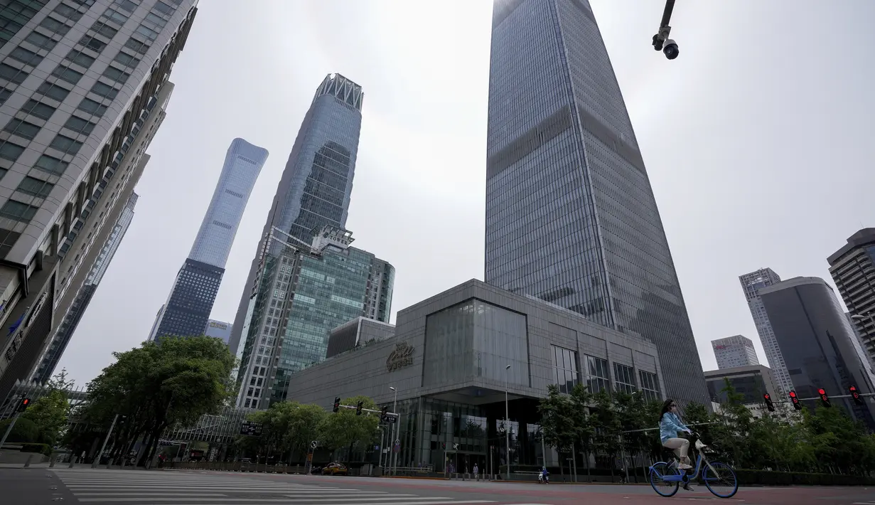 FOTO: Beijing Sepi Dibekap Kebijakan Zero Covid-19 - Foto Liputan6.com