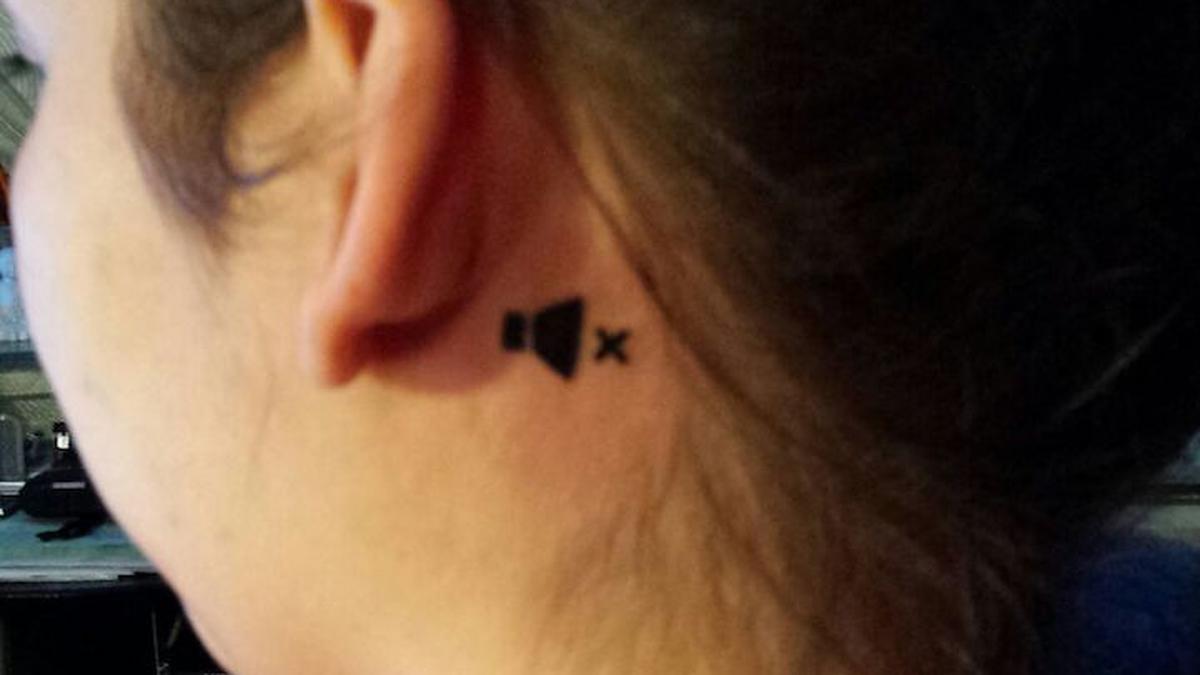 Unik, Tato Perempuan Ini Tunjukkan Ia Tuli dan Dapat Apresiasi