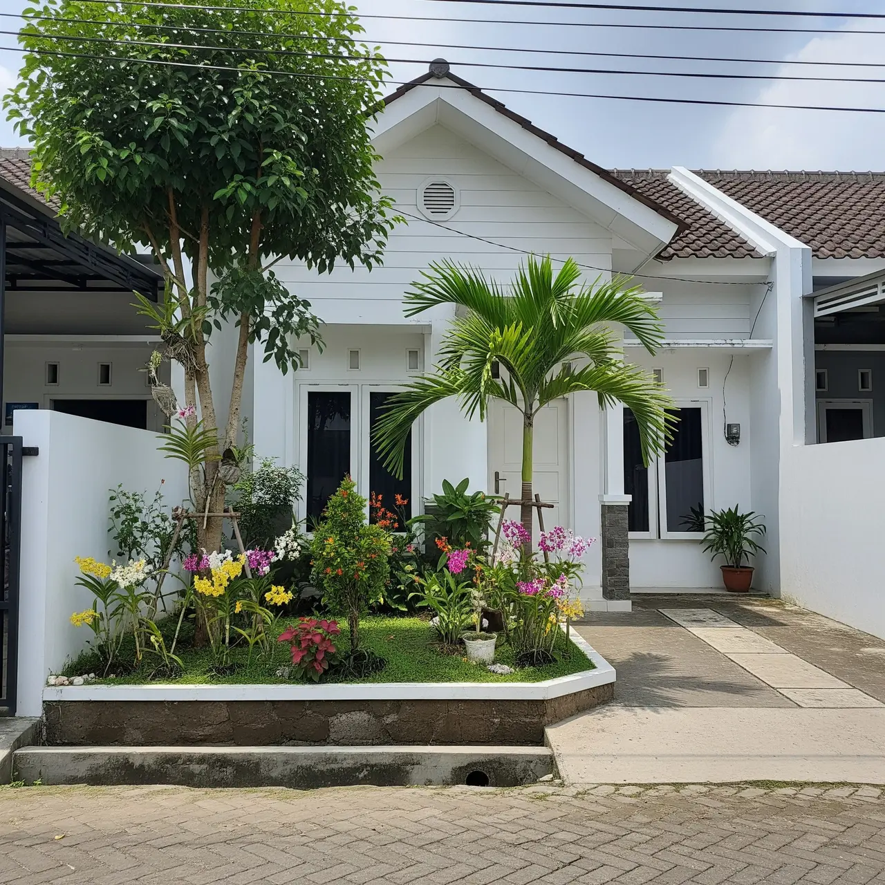 9 Model Rumah Sederhana Warna Putih di Lahan Terbatas, Pilihan Desain ...
