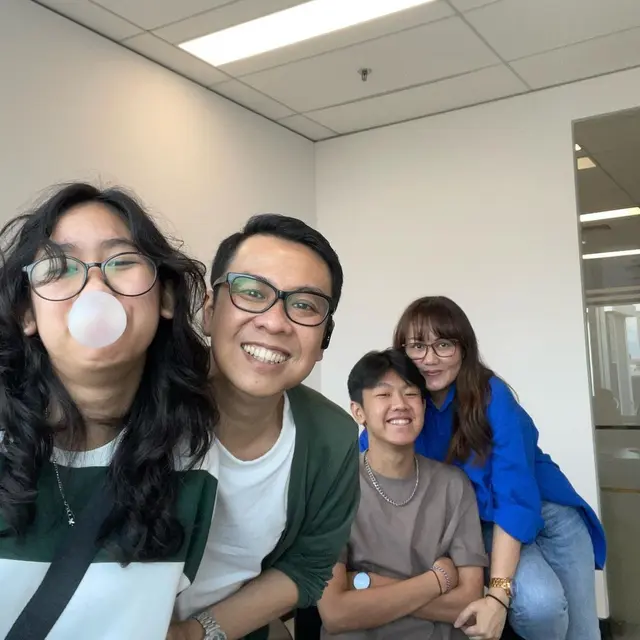 6 Potret Kenangan Hilbram Dunar dan Keluarga, Meninggal Dunia di Usia ...