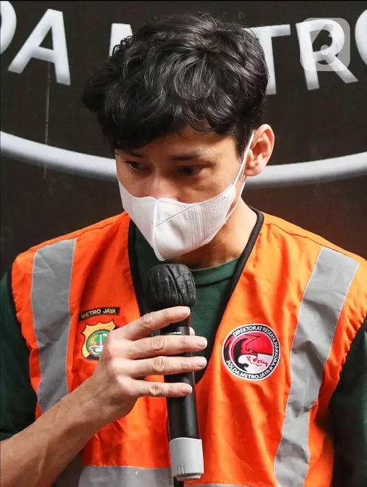 Penampakan Aktor Revaldo Pakai Rompi Tahanan untuk Kali Ketiga - Foto ...